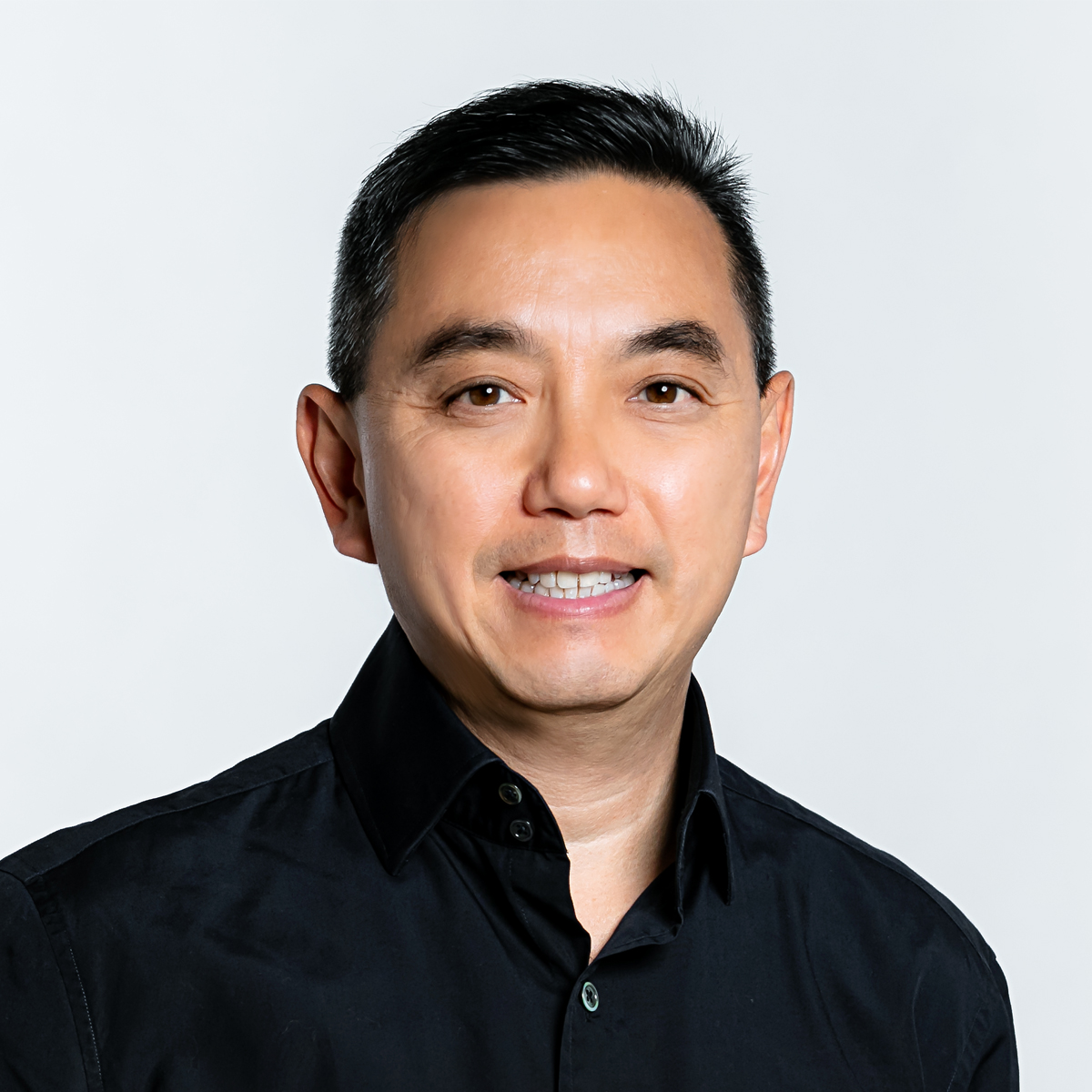 Ed Lam_Portrait_210331_LYP111_1x1 - Li & Fung